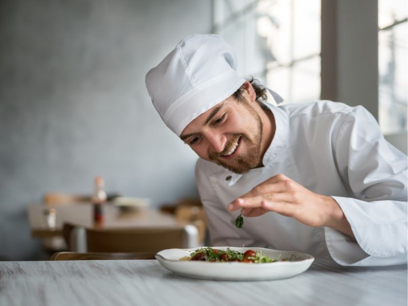 Demi Chef Jembatan Penting Antara Sous Chef dan Tim Dapur