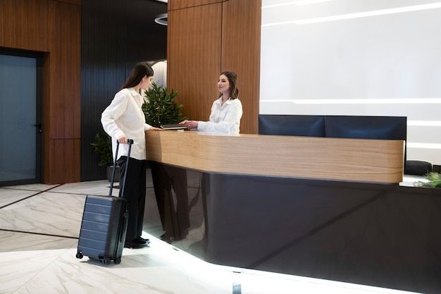 Mengapa Receptionist Adalah Jantung dari Setiap Bisnis yang Sukses?